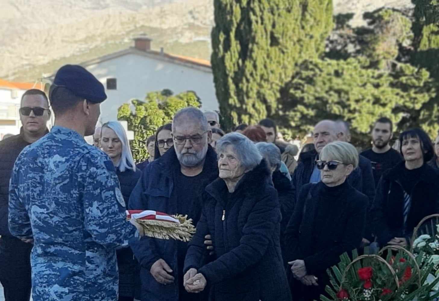 Danas je u Stobreču sahranjen vitez IX. bojne HOS-a Mile Brčić ...